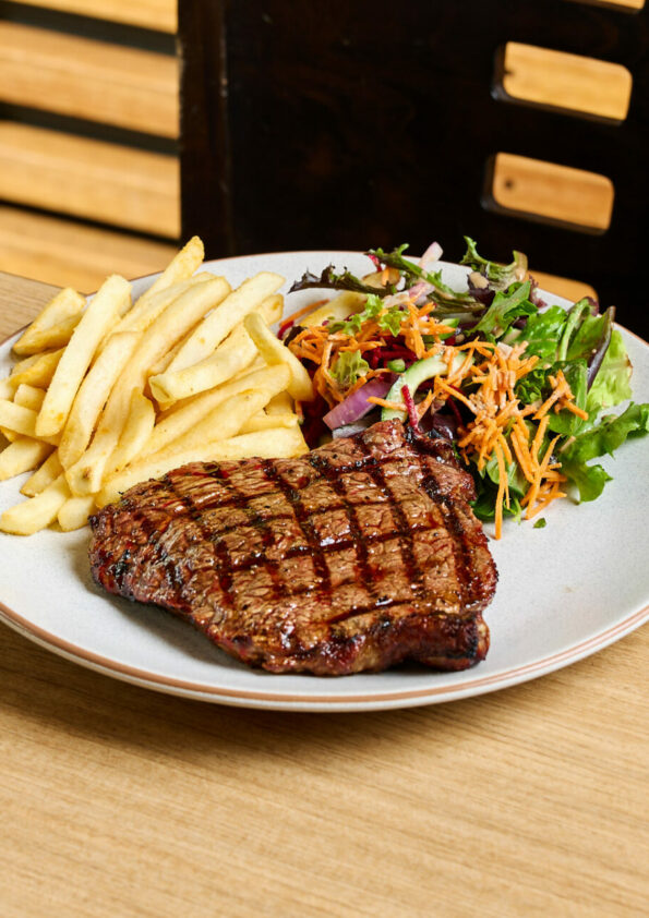 Enjoy Family Dining & Gaming at Redcliffe Tavern Near the Ocean